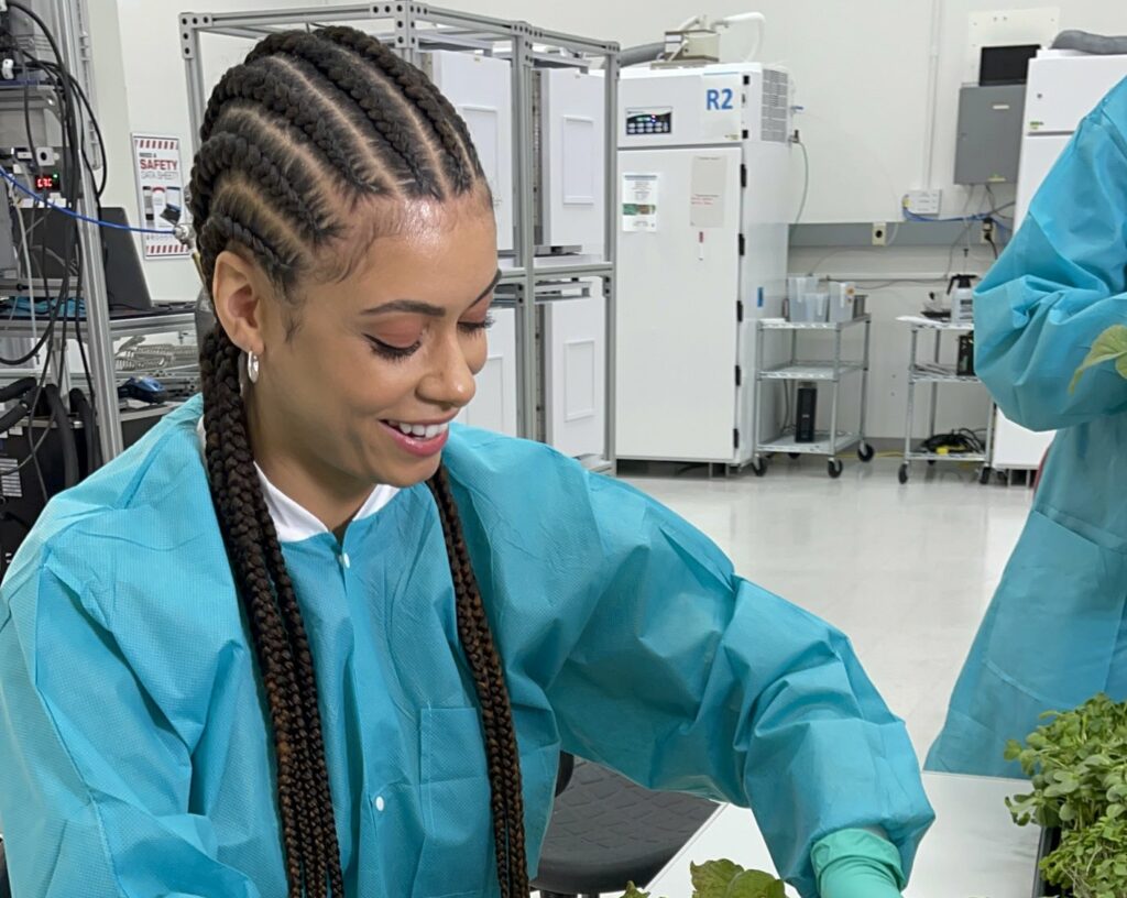 Black Woman Engineer Makes It A Point To Wear Braids In The Science Lab ...
